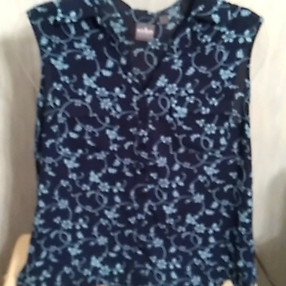 Soho | Tops | Soho Large Lite And Dark Blue Sleeveless Flowered Top ...